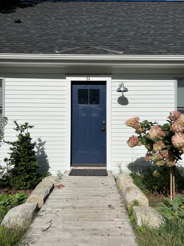 Beautiful Belfast Cape | Downtown Neighborhood - Belfast, ME