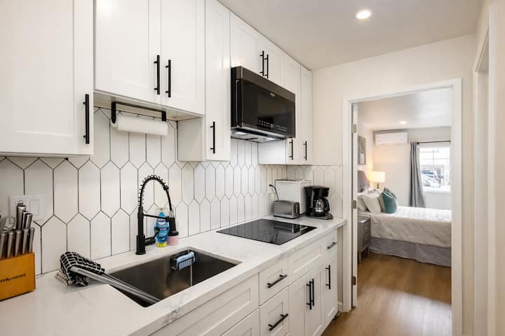 Sfo 10 Min • Queen 1br • Fast Wifi •Walk 2 Grocery - Burlingame, CA