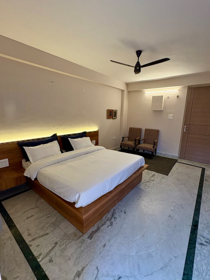 Upscale Studio Near Har Ki Pauri - Haridwar