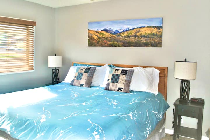 Cozy Mtn Getaway-2bd/2ba, Free Bus, Hot Tub, W/d - Steamboat Springs, CO