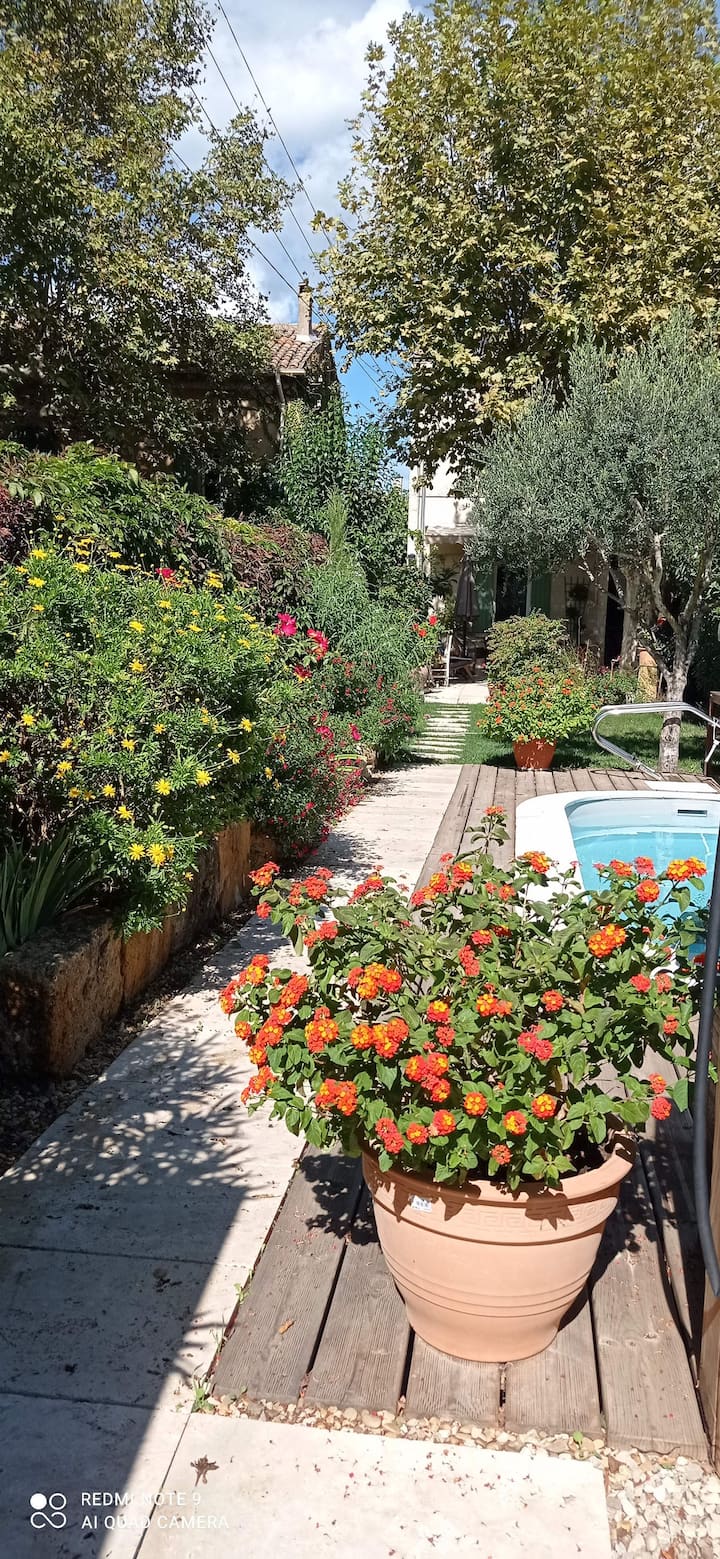 Jolie Maison Pour 4 Personnes - Salon-de-Provence