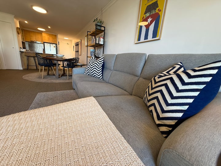 Relax & Feel At Home - Australian War Memorial, Campbell