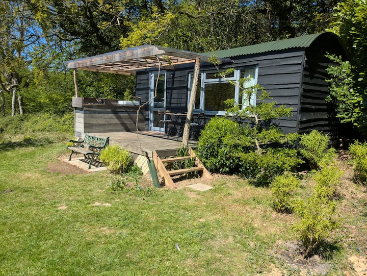 Unique Off Grid Cabin On Private Land - Horsham, UK