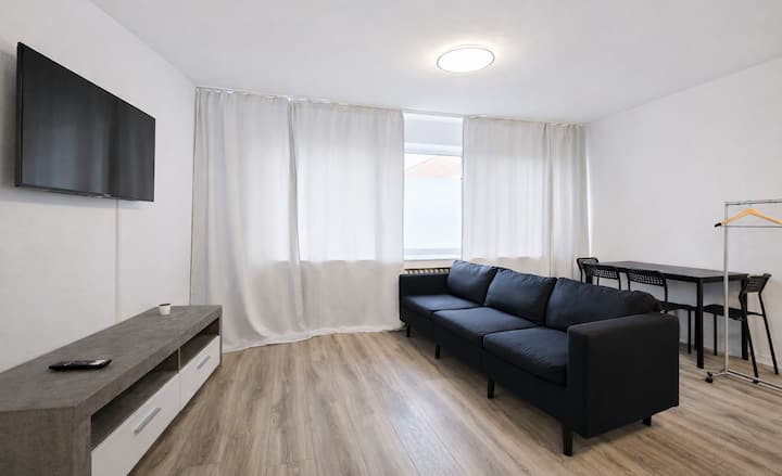 Großes 2 Zimmer Apartment - Neuss