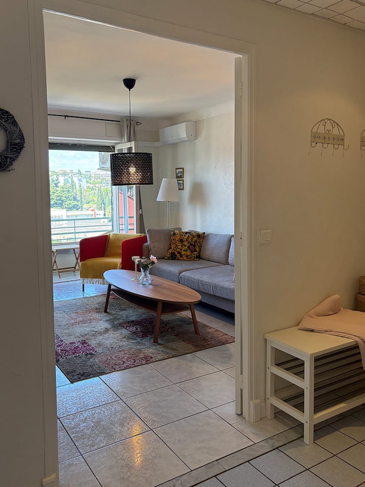 34. 2-bedroom Apt, 2 Balconies On The Top Floor - Antibes