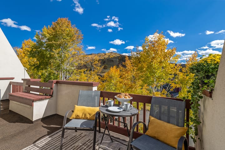 Iconic Steamboat Views From Hillside Retreat - Steamboat Springs, CO