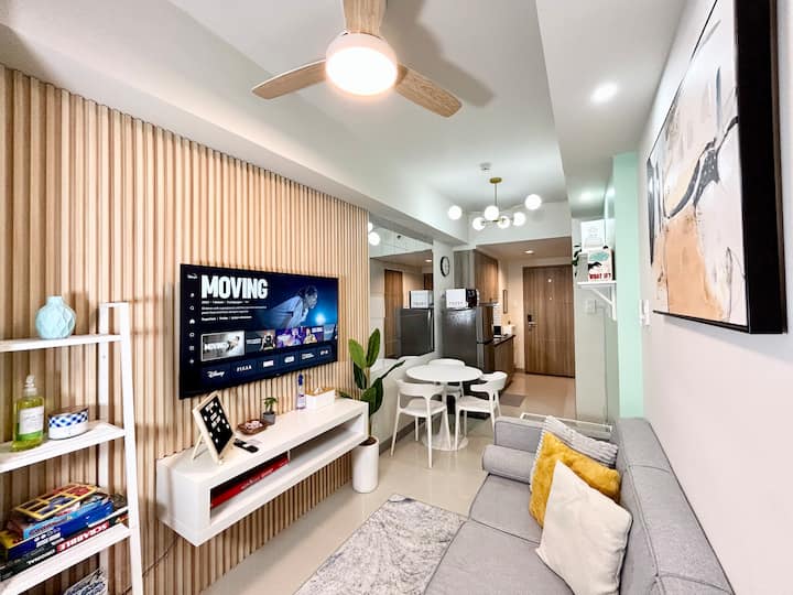 Modern And Cozy 1br Unit W/balcony|netflix|hbo Max - Pasay