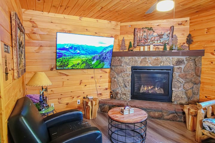 Gorgeous 2-bedroom Modern Rustic Cabin Moose Haven - Estes Park, CO
