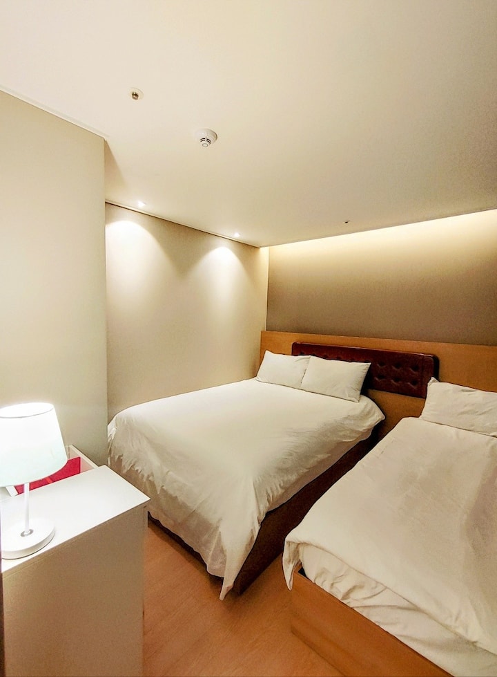 [St_19]합법 숙소!지하철 도보2분!해변 도보3분!재래시장3분!침대2개!짐보관 Ok - Busan