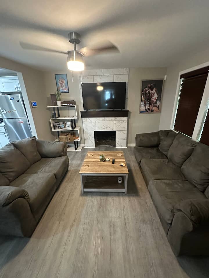 Renovated Home, 4+ Beds! 5 Minute Drive World Cup! - Six Flags Over Georgia, Austell
