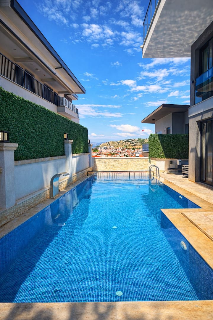 2 Bedroom Apartment With Pool In ÇEşme City Center - Çeşme