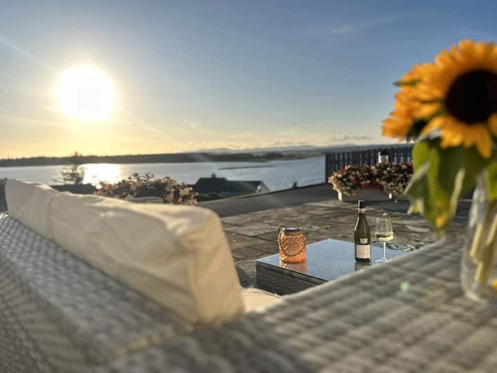 Stunning Sea Views. Luxury Home For 6 Near Beach - 多尼戈爾