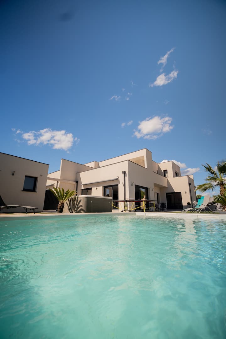 Villa Honoré - Piscine, Jacuzzi & Bord De Mer - Agde