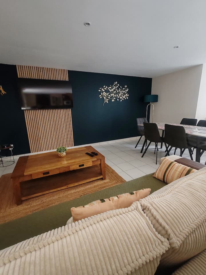 Lajoliemaison, Parking Privé, Centre-ville,wifi Tv - Angoulême