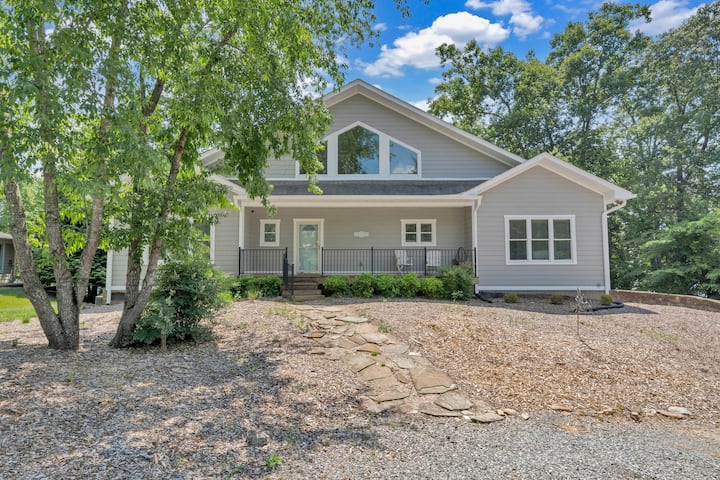 Hakuna Matata - Smith Mountain Lake, VA