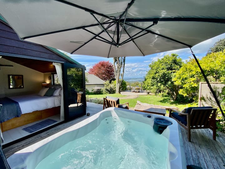 Raglan View Cottage With Spa Pool - Raglan