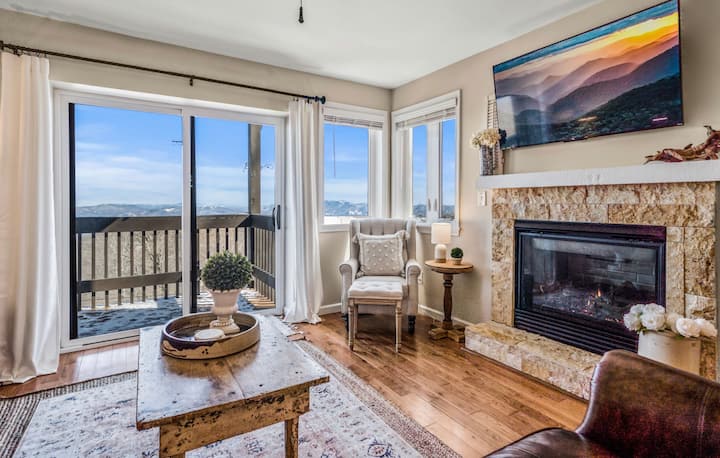 Yonder Place At Beech, Mountain View, Cozy Condo - Beech Mountain, NC