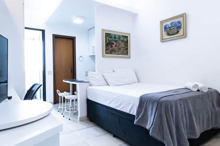 Apto Na Melhor Localização De Bh - Centro/lourdes - Belo Horizonte