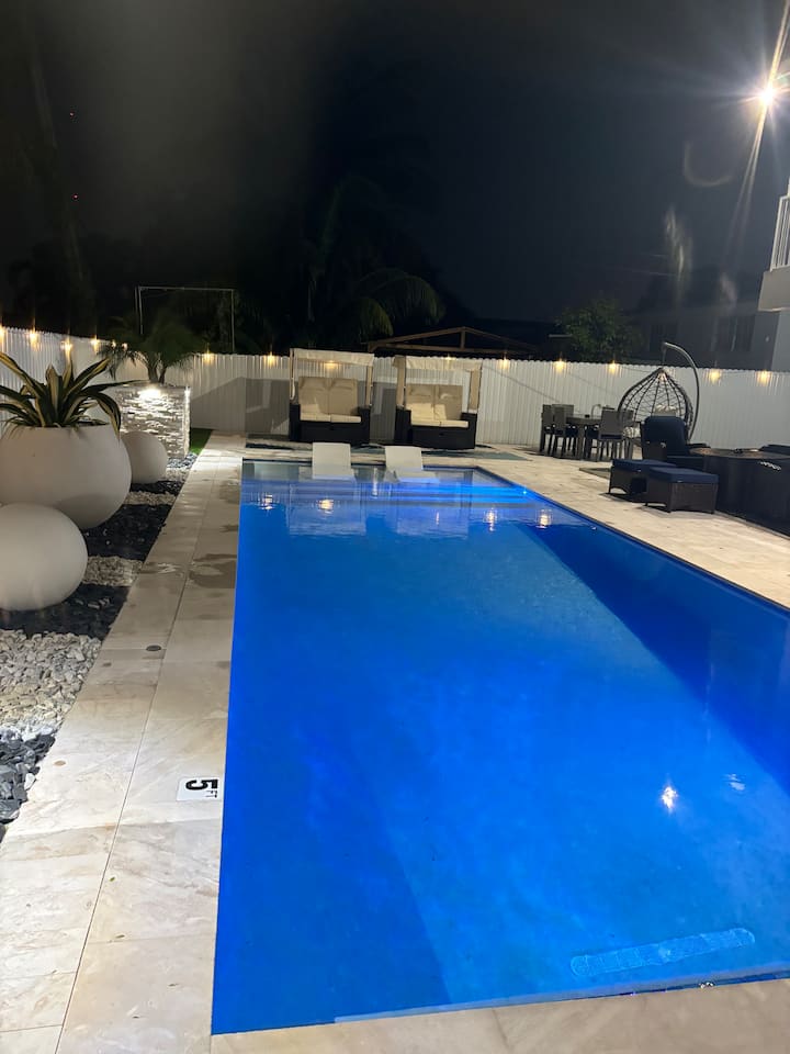 Oasis Inthe Gardenswalk 2 Hard Rockpoolsleeps11 - Miami Gardens, FL