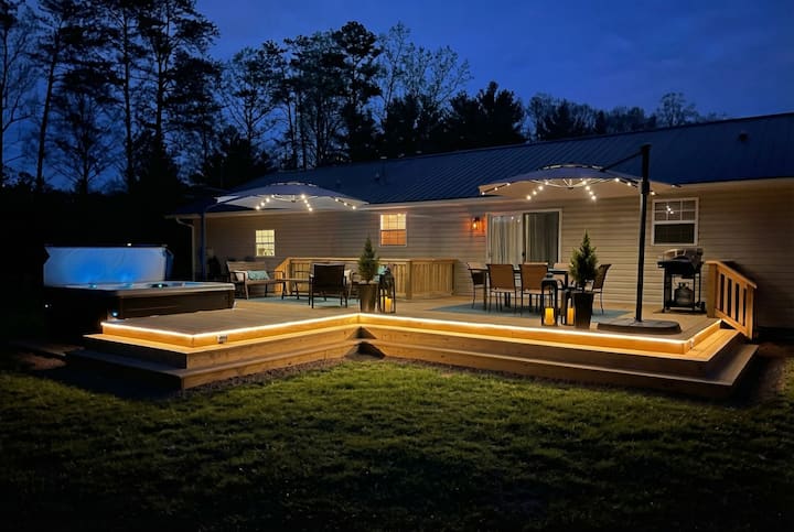 Countryside Retreat: Hot Tub, Fire Pit & Huge Yard - Sierra Nevada