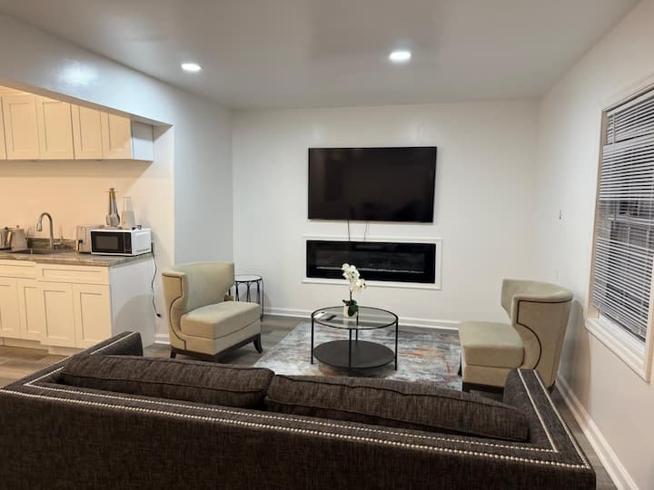 Garden Level 1 Bedroom| Near Dc | Sleeps 4 - Largo, MD