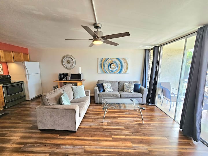 2 Bed/2 Bath Directly Across From Ocean - Maui, HI