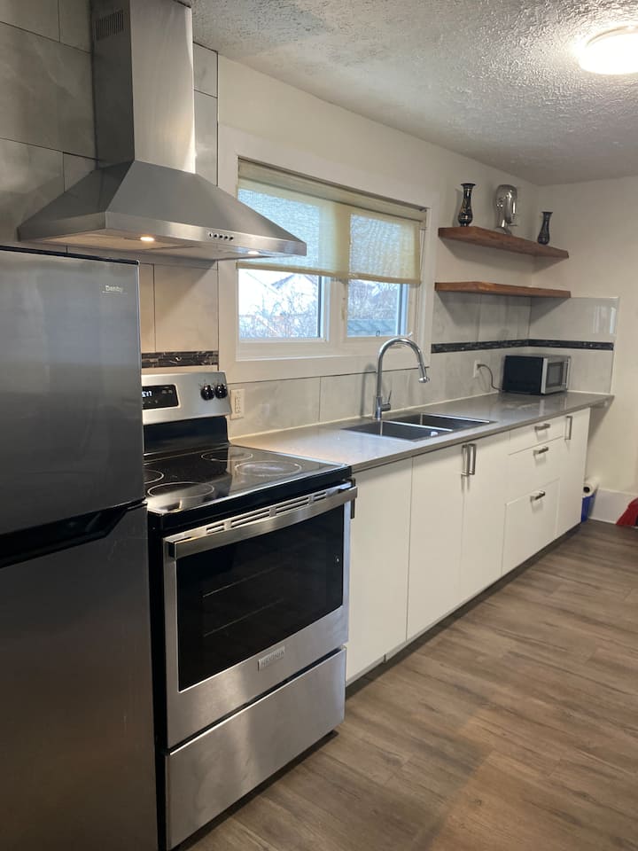 Peaceful Escape-1 Queen Bed, Couch, Parking, Wifi - 세인트존