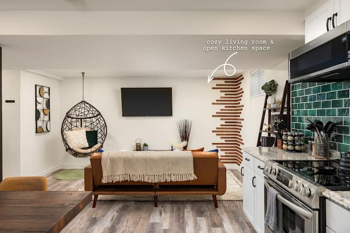 Cozy 1br · King Bed · Full Kitchen· Near Red Rocks - Wheat Ridge, CO