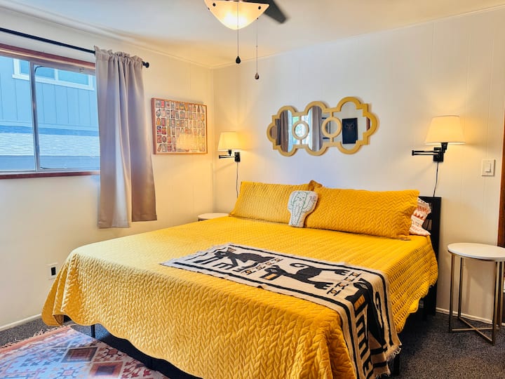 Rusty Owl Cabin | Spacious | Big Yard | King Bed - Wrightwood, CA