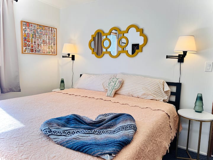 Rusty Owl Cabin | Spacious | Big Yard | King Bed - Wrightwood, CA