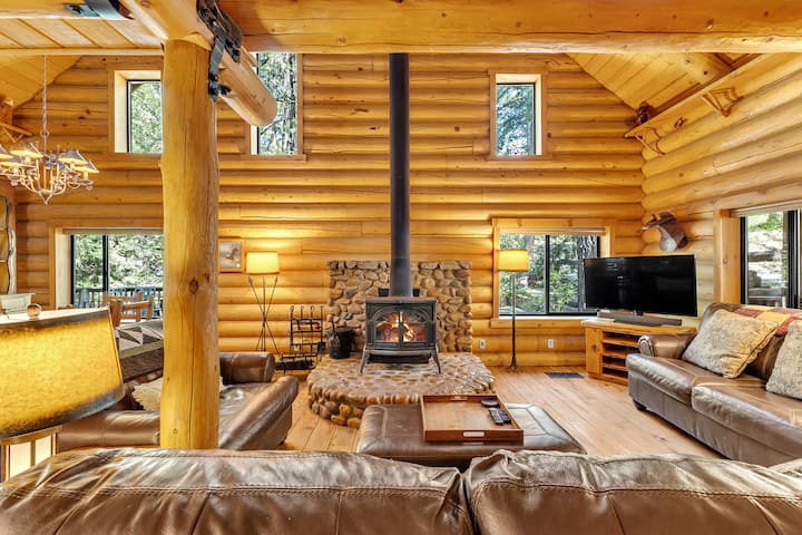 "Rustic Elegance - A Woodland Escape" - Idyllwild-Pine Cove, CA
