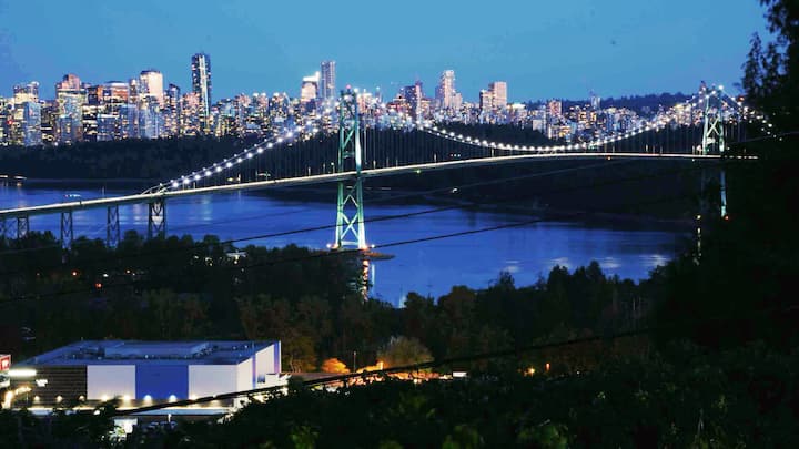 Landmark View · Prime Location · 3b Private Suite - West Vancouver
