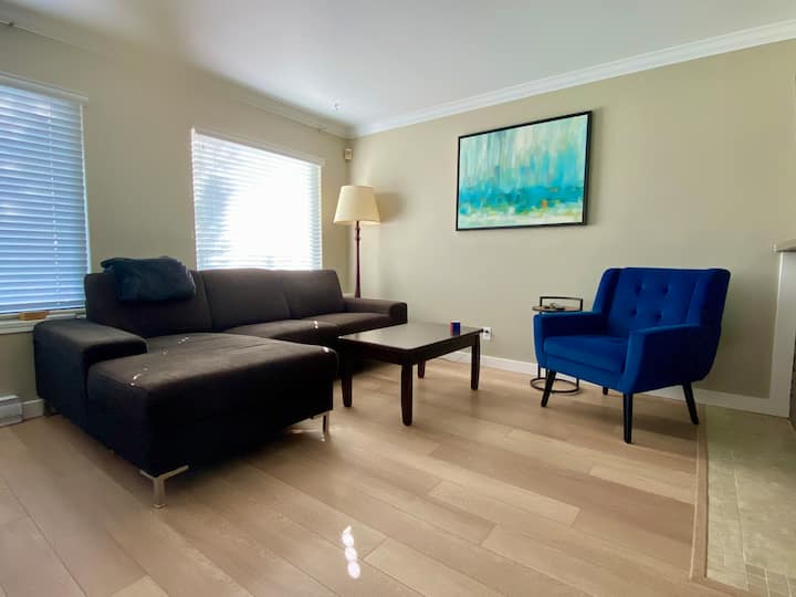 Ocean Breeze Suite - Your Victoria Home Base - Victoria