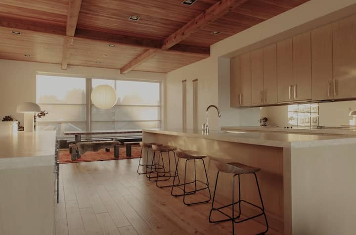 Waterfront Penthouse W/ Sweeping Inlet Views - Tofino