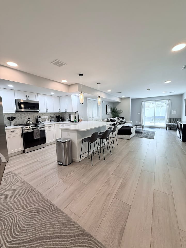 New Luxurious 3 Br 2.5ba Duplex W/backyard - West New York