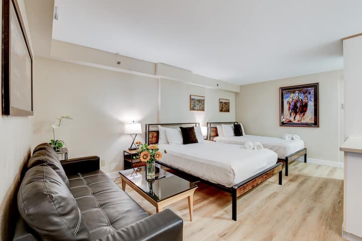 Penthouse Suite On The Strip - 6 Comfy Beds! - Las Vegas Strip, NV