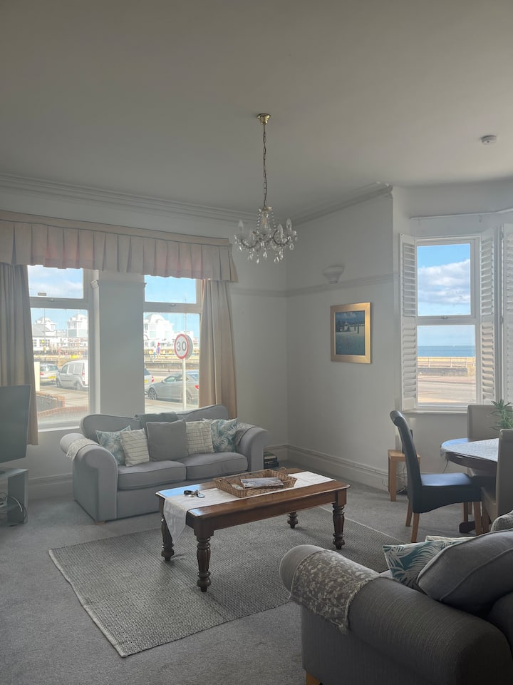 Beach & Sea  View - Spacious Apartment - Southsea