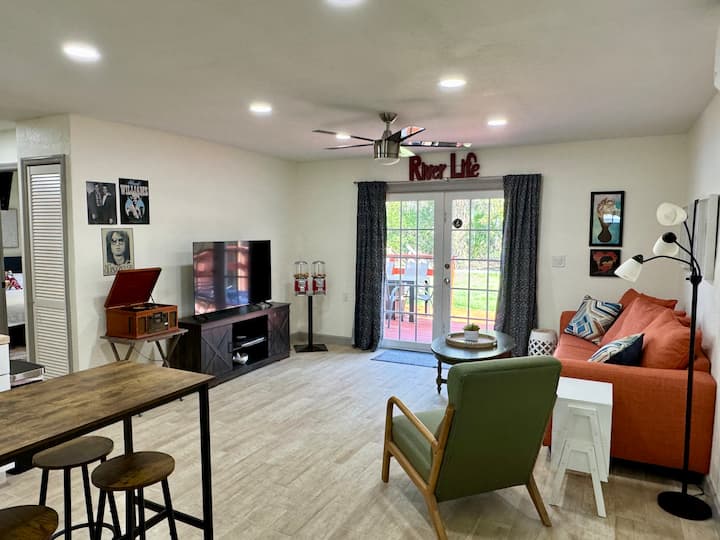 Retro Retreat, Waterfront,kayaks,boatslip - Crystal River, FL