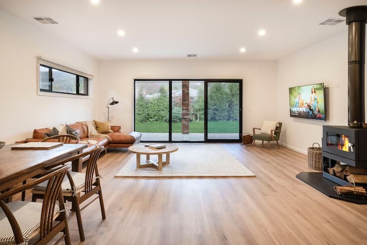 Escape Melb And Enjoy The Fresh Air, Food And Wine - Porepunkah