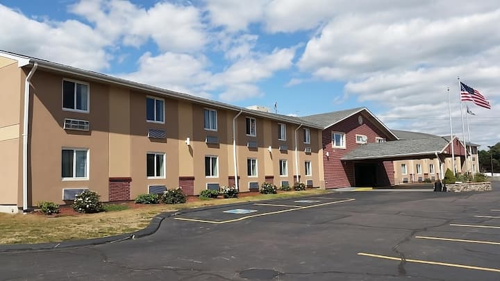 Relaxing Hideaway! 2 Units Near Gillette Stadium! - Foxborough, MA