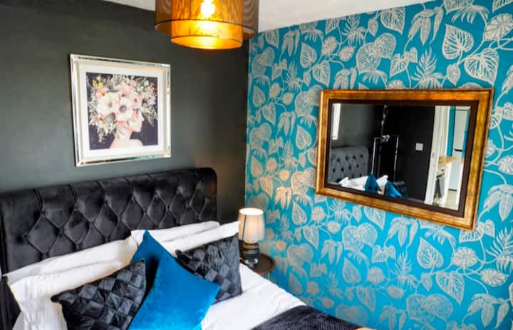 4 Bed Stylish House | Hot Tub | Parking - Canterbury