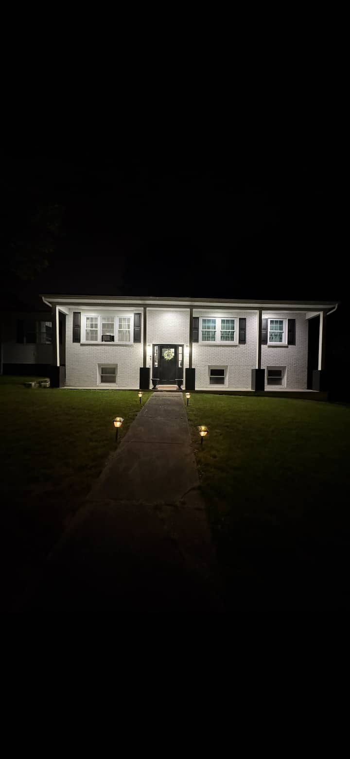 4br/3ba Worcester Home 30 Mins To Gillette Stadium - Grafton, MA