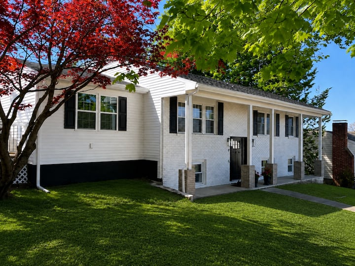 Spacious Home | 4br/3ba | Dcu + Hospitals - Grafton, MA