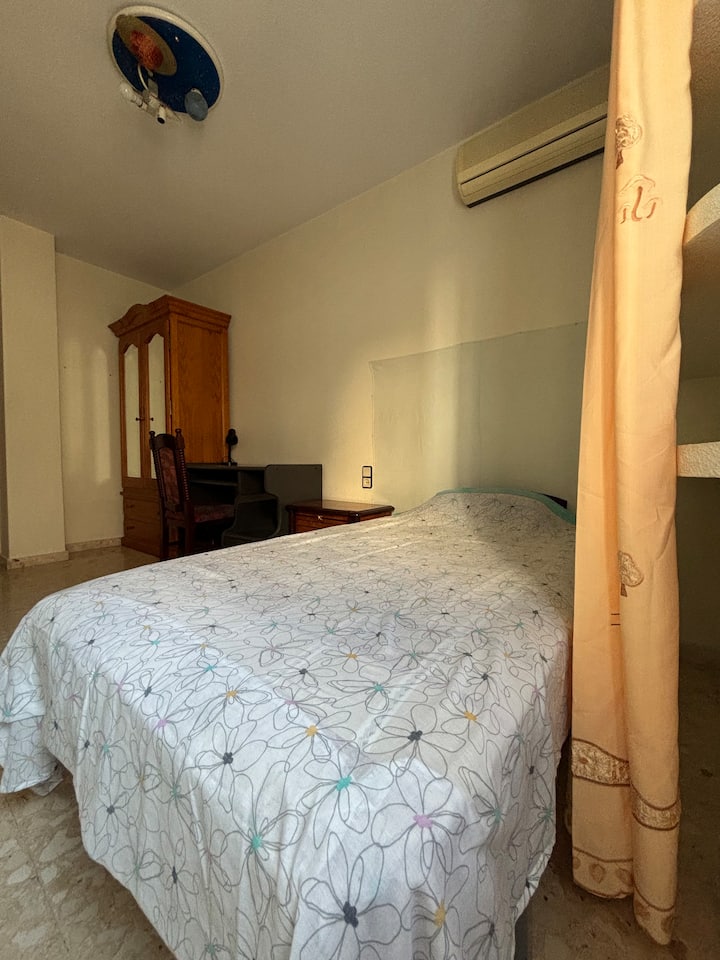Habitación Luminosa Y Espaciosa - Murcia
