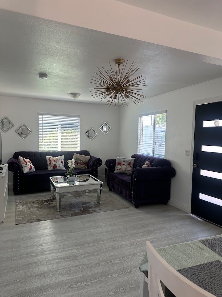 Brand New House 14 Min From Disneyland - Downey, CA