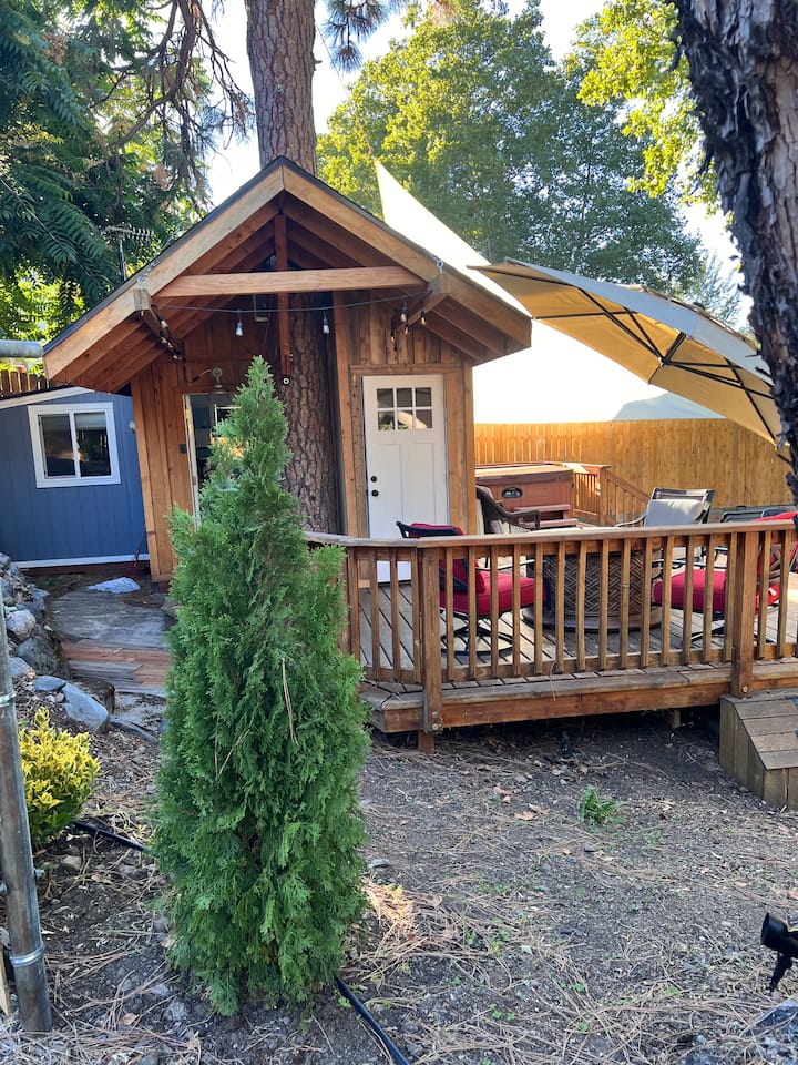 River Front Tiny House - Rogue River, OR