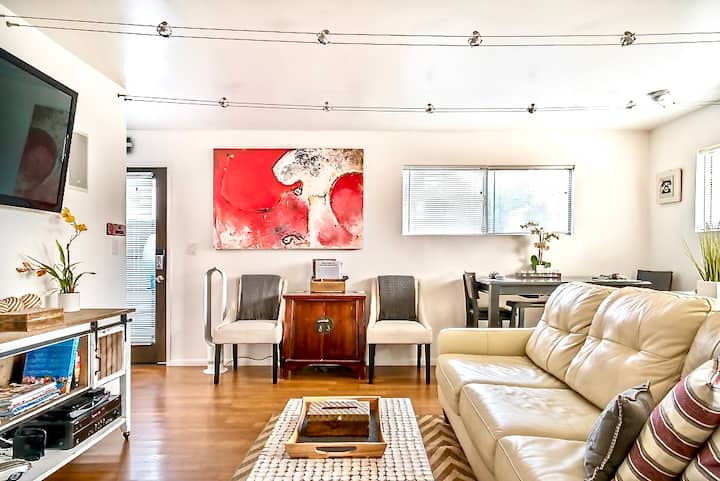 Walk To Abbot Kinney + Beach • Yard • Soaking Tub - Santa Monica, CA