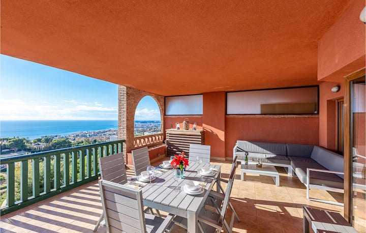 2 Bedroom Gorgeous Apartment In Benalmádena - Mijas