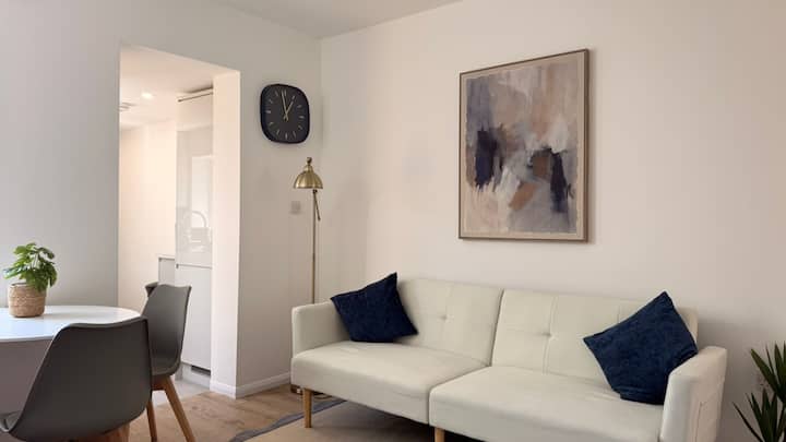 Modern 3-bed House | Free Parking | Sleeps 5 - Cambridge