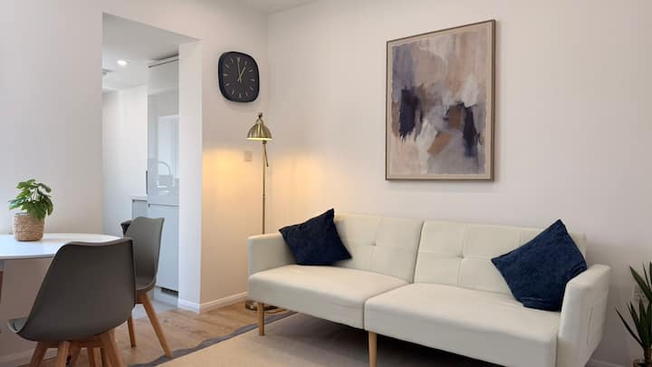 Spacious 3-bed Retreat | Sleeps 5 | Free Parking - Cambridge